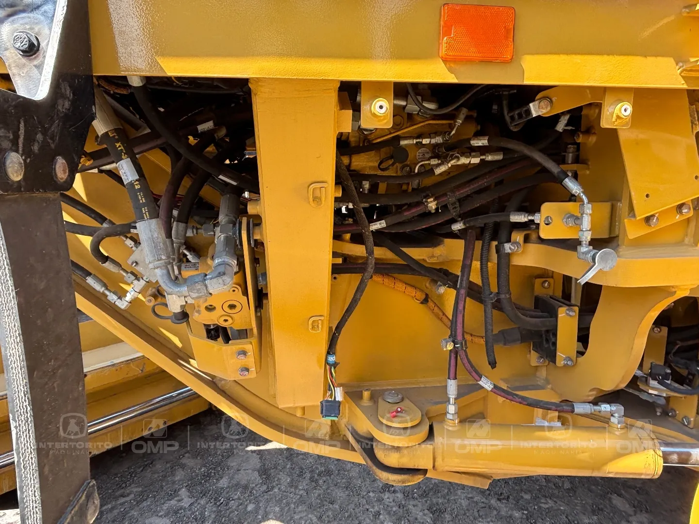 Motoniveladora CAT 140GC